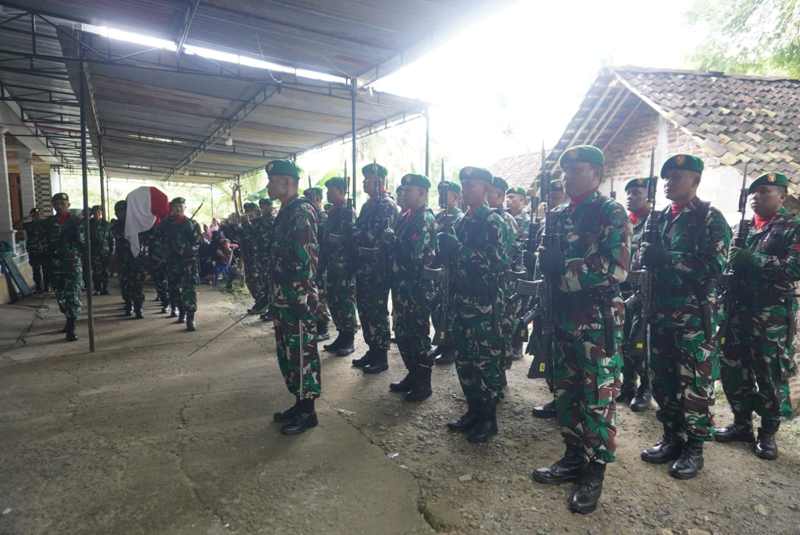 Upacara Pemakaman Secara Militer Almarhum Serka (Purn) H. Syamsudin ...